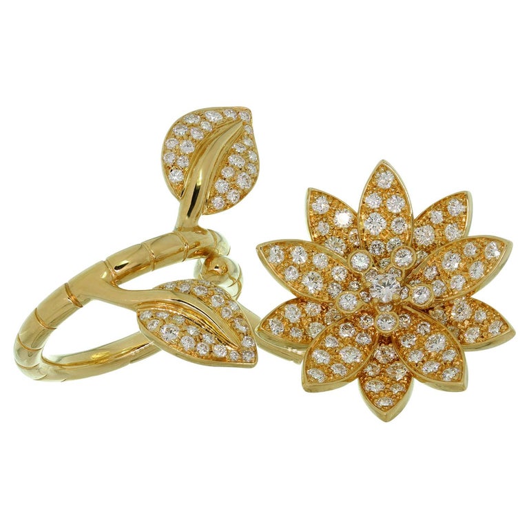 Van Cleef and Arpels Bague lotus entre les doigts en or jaune 18 carats ...