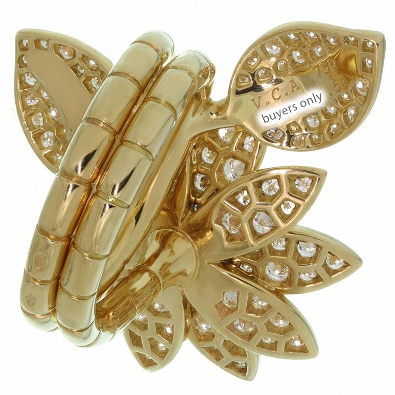 Van Cleef and Arpels Bague lotus entre les doigts en or jaune 18 carats ...