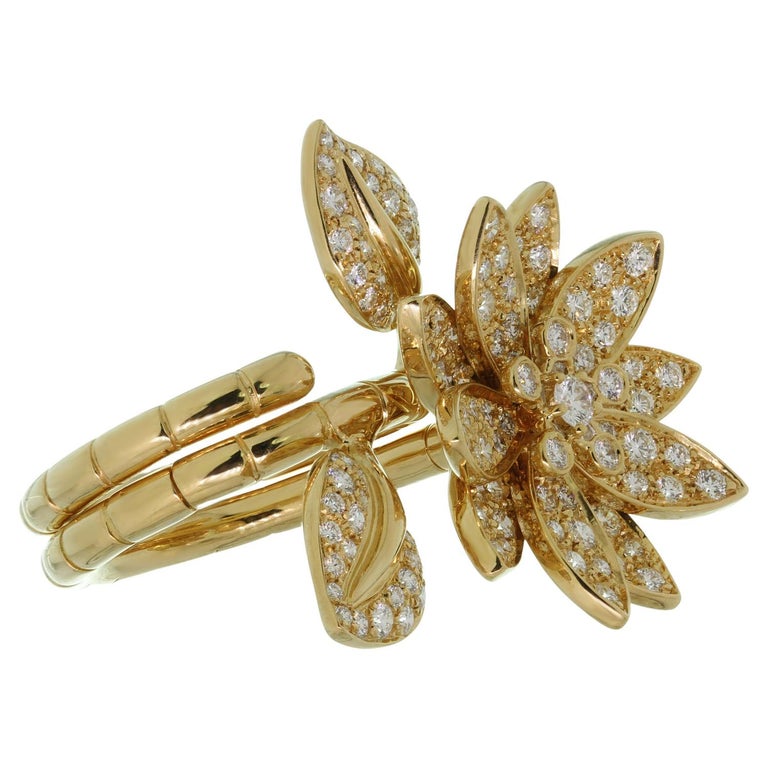 Van Cleef and Arpels Bague lotus entre les doigts en or jaune 18 carats ...