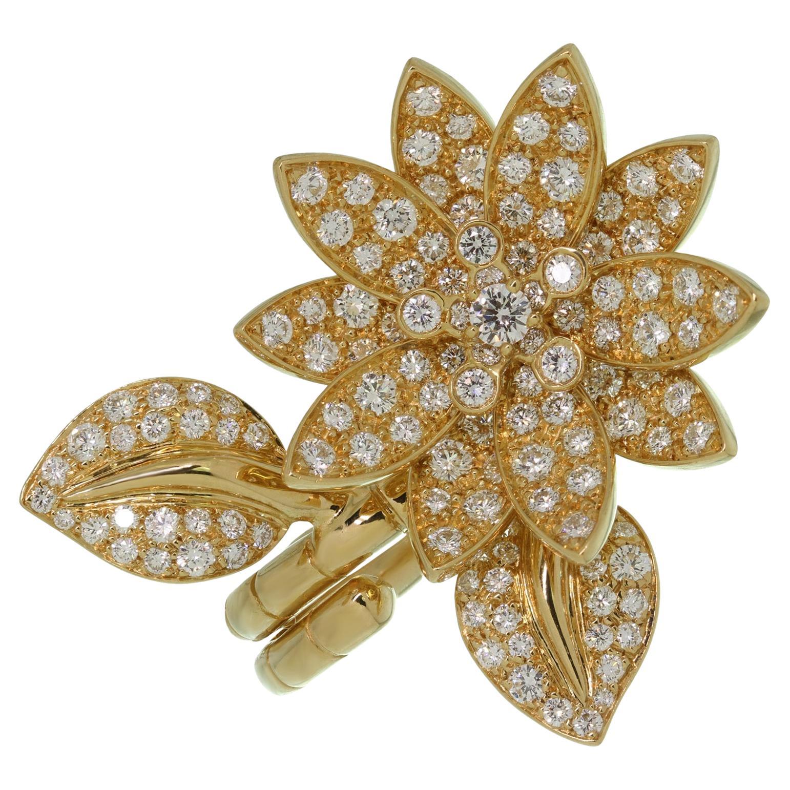 Van Cleef and Arpels Bague lotus entre les doigts en or jaune 18 carats ...