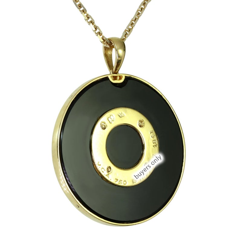 Van Cleef and Arpels Lucky Clover Black Agate 18k Yellow Gold Pendant ...