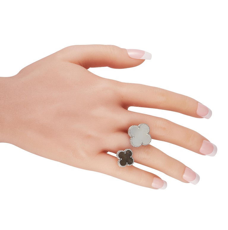 Van Cleef and Arpels Bague Magic Alhambra en nacre 18 carats entre les ...