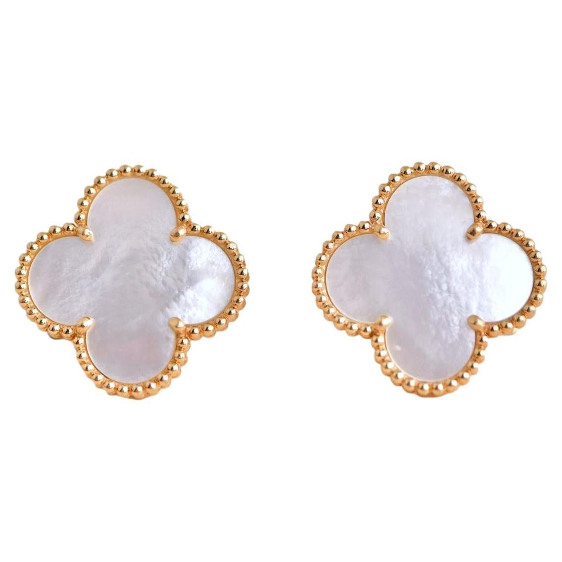 Van Cleef and Arpels Orecchino a clip in oro 18k con corallo e diamanti ...