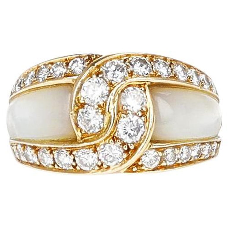 Van Cleef and Arpels Mother of Pearl and Diamond Ring For Sale at 1stDibs