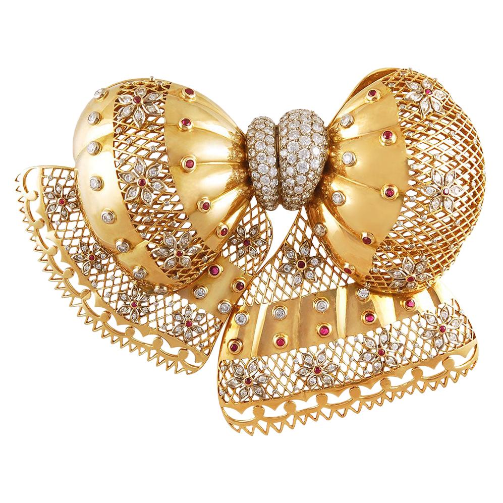 Van Cleef and Arpels Dentelle Diamond Bezel Flower Face Watch at 1stDibs