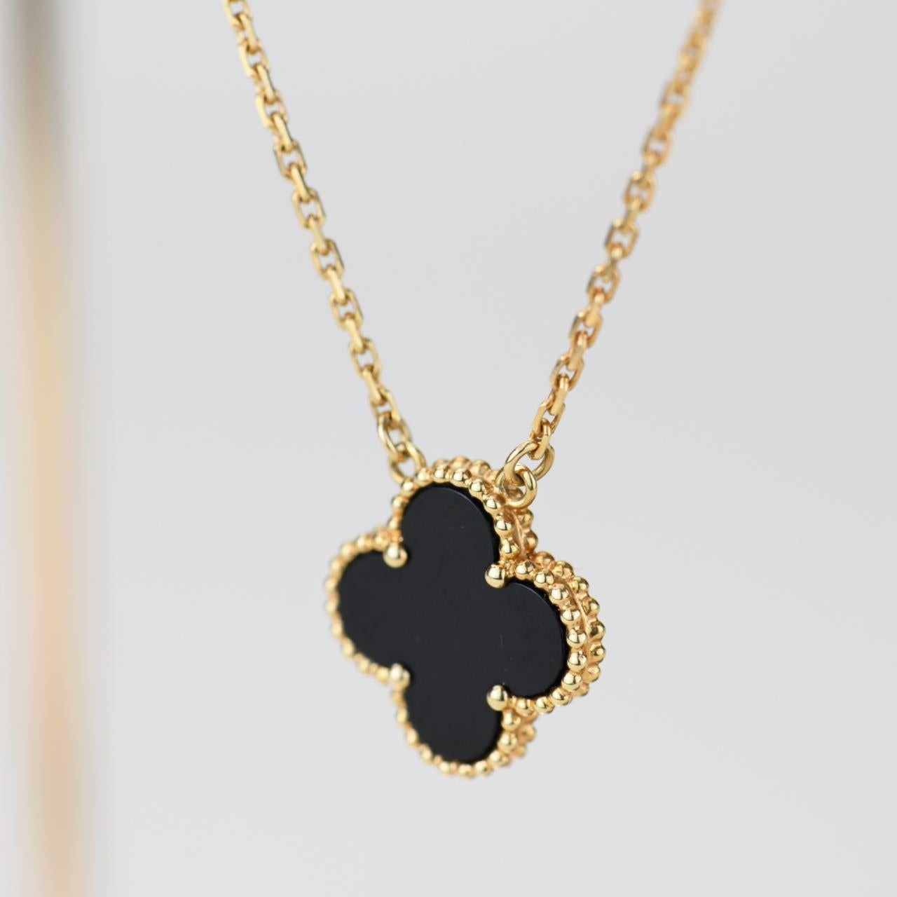 Van Cleef and Arpels Onyx Vintage Alhambra Pendant For Sale at 1stDibs