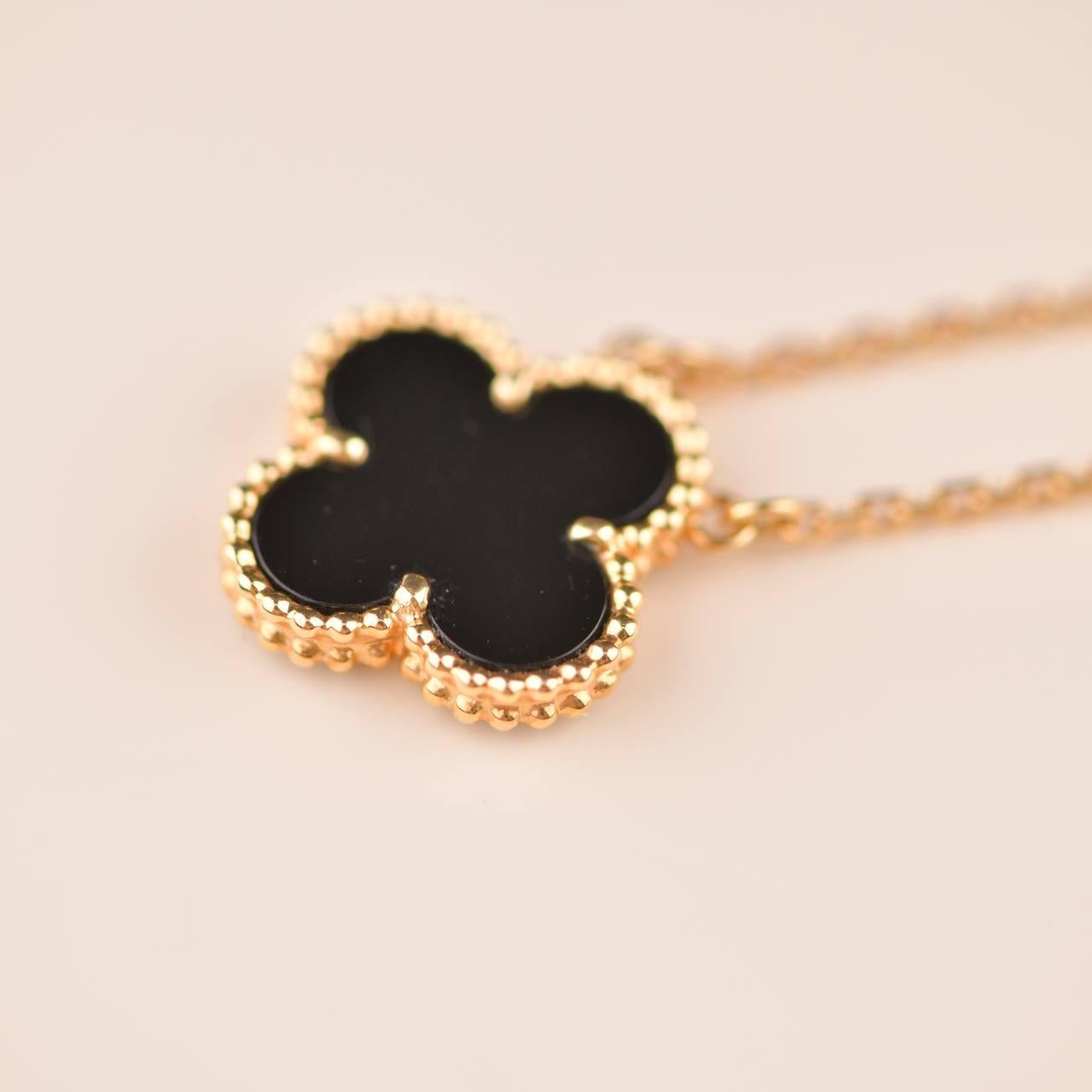 Van Cleef and Arpels Onyx Vintage Alhambra Pendant For Sale at 1stDibs