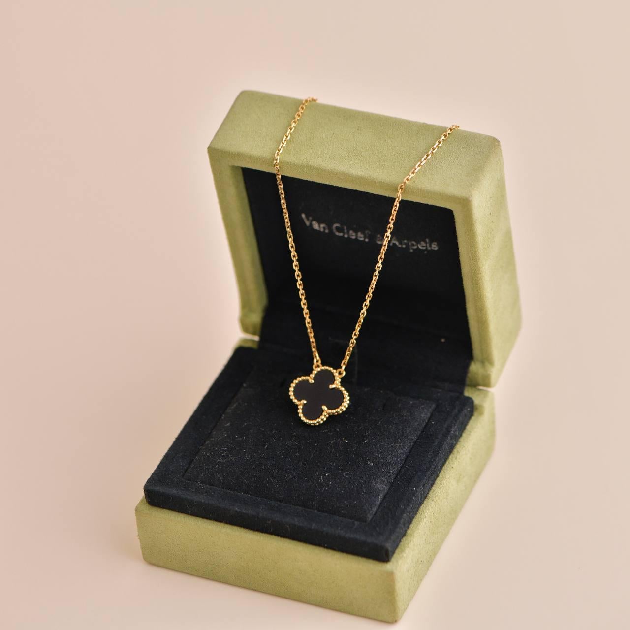 Van Cleef and Arpels Onyx Vintage Alhambra Pendant For Sale at 1stDibs