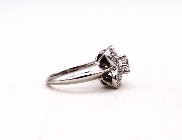 Van Cleef and Arpels Paris Modern Trefle Cocktail Ring in 18kt Gold D ...
