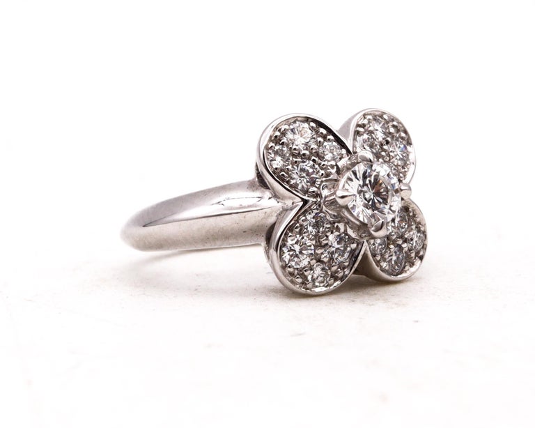 Van Cleef and Arpels Paris Modern Trefle Cocktail Ring in 18kt Gold D ...