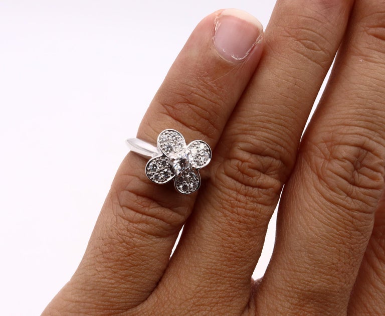 Van Cleef and Arpels Paris Modern Trefle Cocktail Ring in 18kt Gold D ...