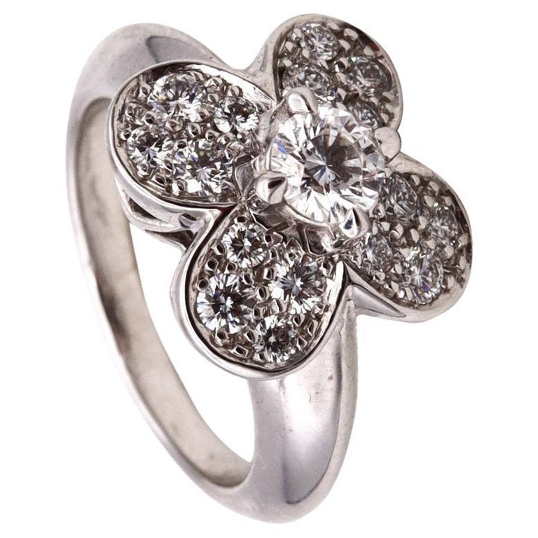 Van Cleef and Arpels Paris Modern Trefle Cocktail Ring in 18kt Gold D ...