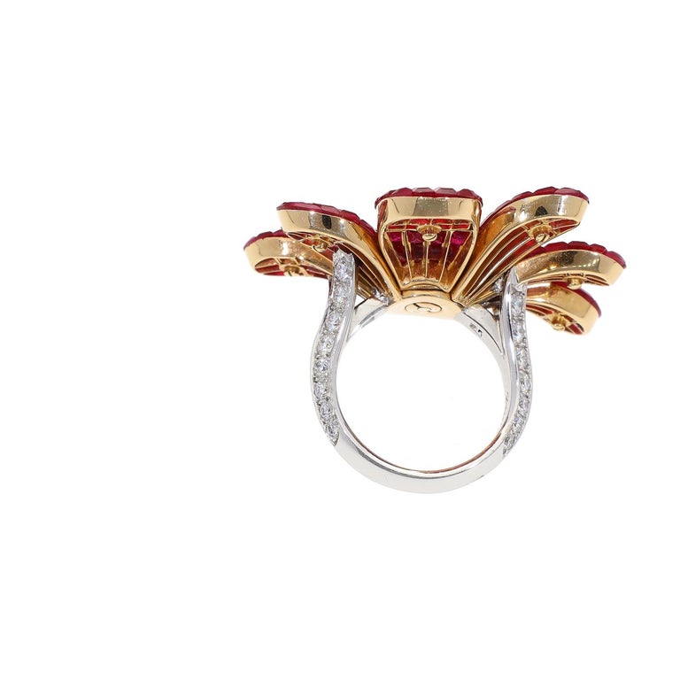 Van Cleef and Arpels Paris Vintage Mystery Set Ruby Diamond Daisy Ring For Sale at 1stDibs