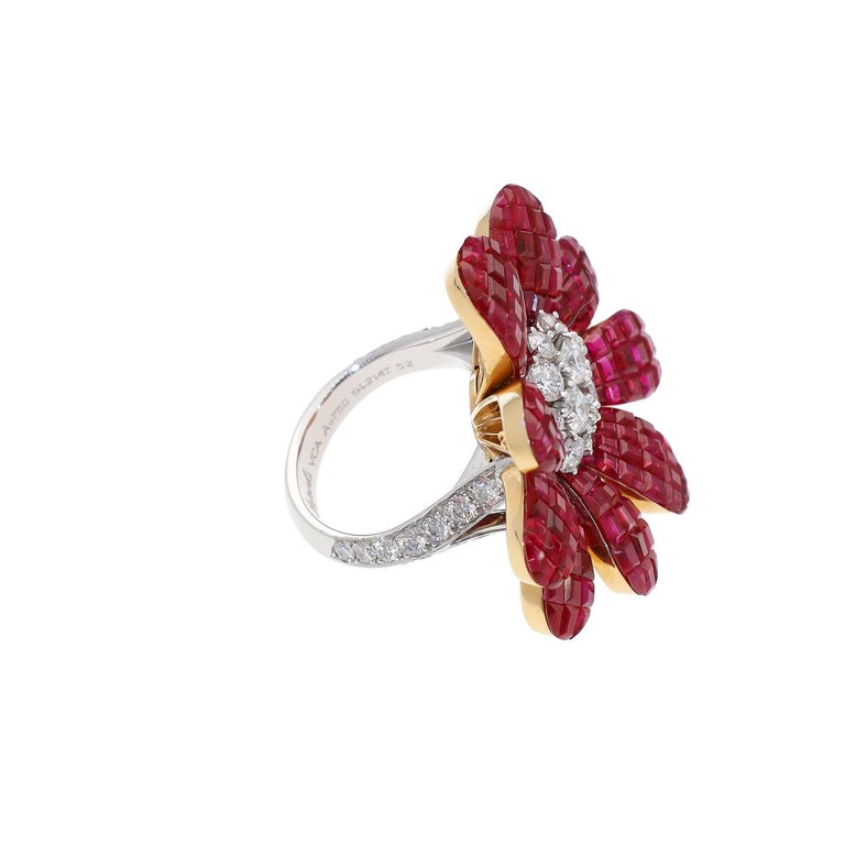Van Cleef and Arpels Paris Vintage Mystery Set Ruby Diamond Daisy Ring For Sale at 1stDibs