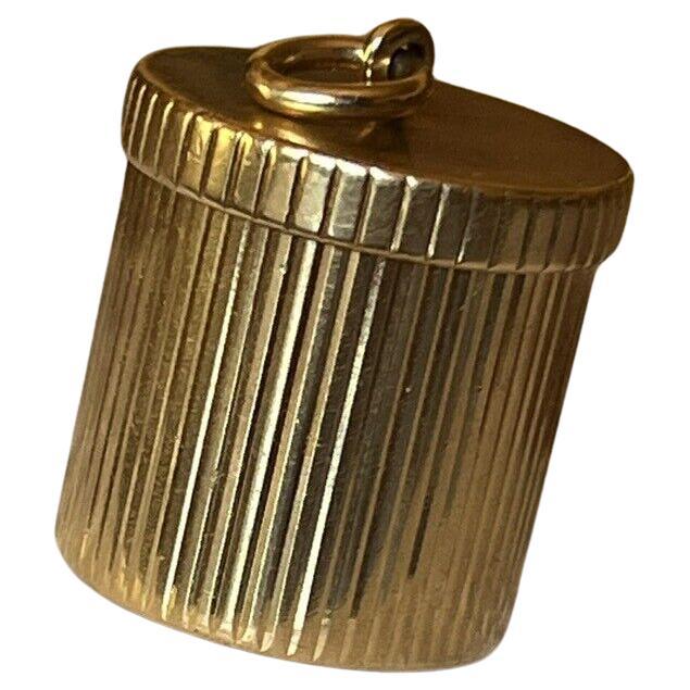 VAN CLEEF and ARPELS Retro 18k Yellow Gold Pill Box Pendant Circa 1940s ...