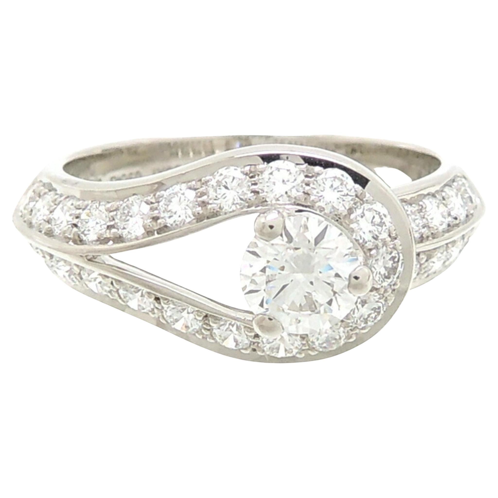 Van Cleef and Arpels Solitaire Diamond Ring in Platinum For Sale at 1stDibs