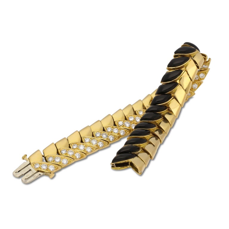 Van Cleef and Arpels Stylish 18ct Gold Diamond And Black Onyx ...