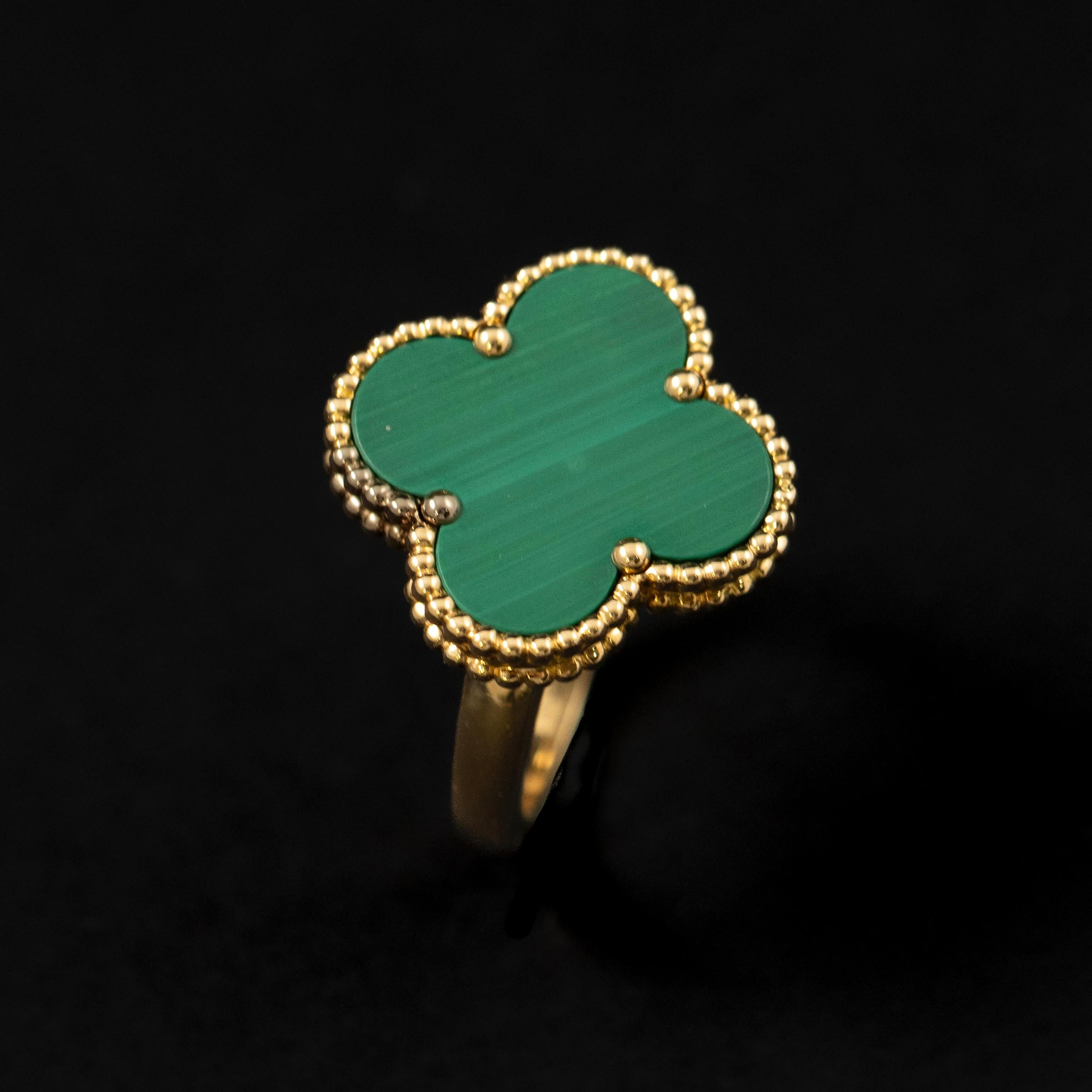 Van Cleef and Arpels VCA Vintage Alhambra Malachite 18K Yellow Gold Clover Ring For Sale at 1stDibs