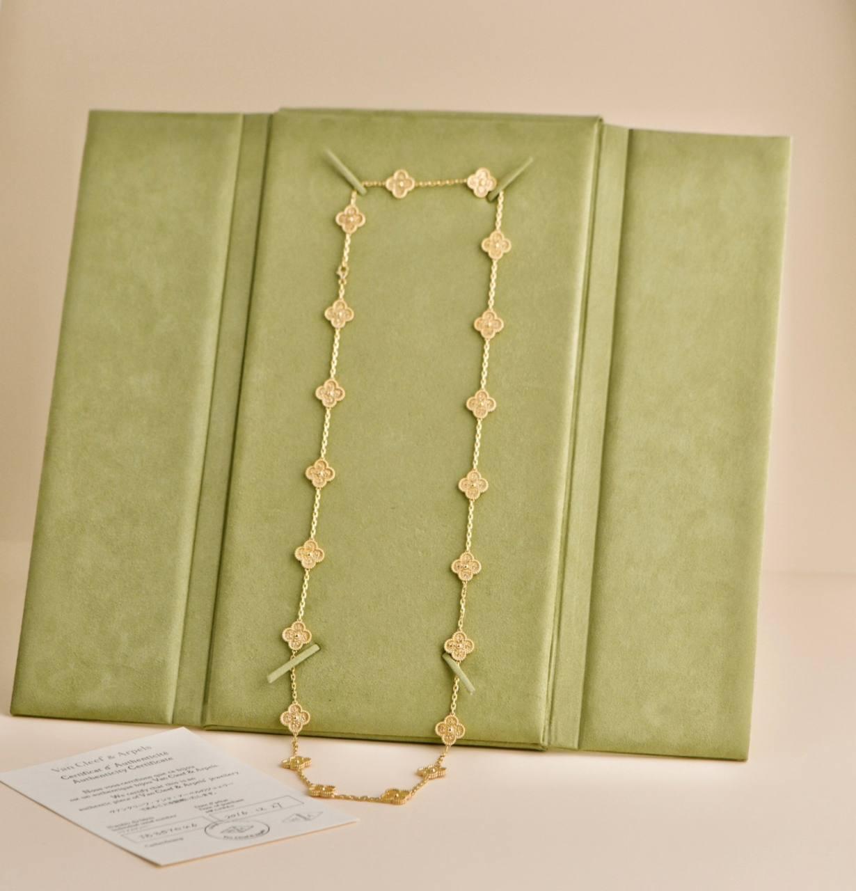 Van Cleef and Arpels Vintage Alhambra 20 Motif 18K Hammered Yellow Gold ...