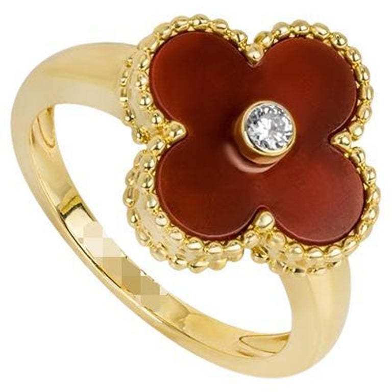 Van Cleef and Arpels Bague Alhambra vintage en or jaune et cornaline ...