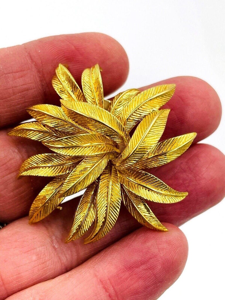 Van Cleef and Arpels Yellow Gold Clip Brooch at 1stDibs