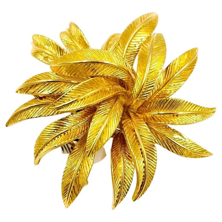 Van Cleef and Arpels Yellow Gold Clip Brooch at 1stDibs