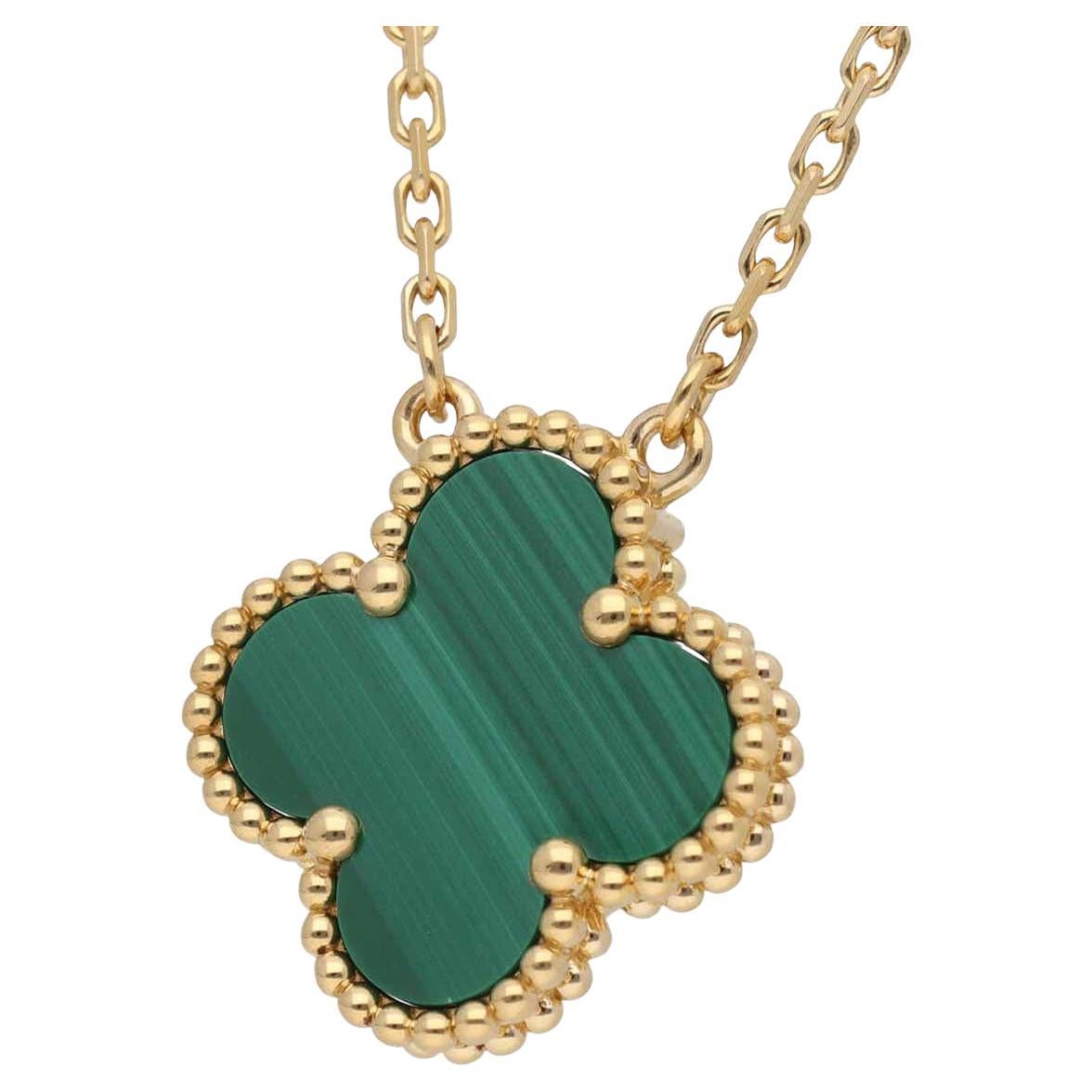 VAN CLEEF and ARPELS Alhambra Green Malachite Yellow Gold Pendant Necklace For Sale at 1stDibs