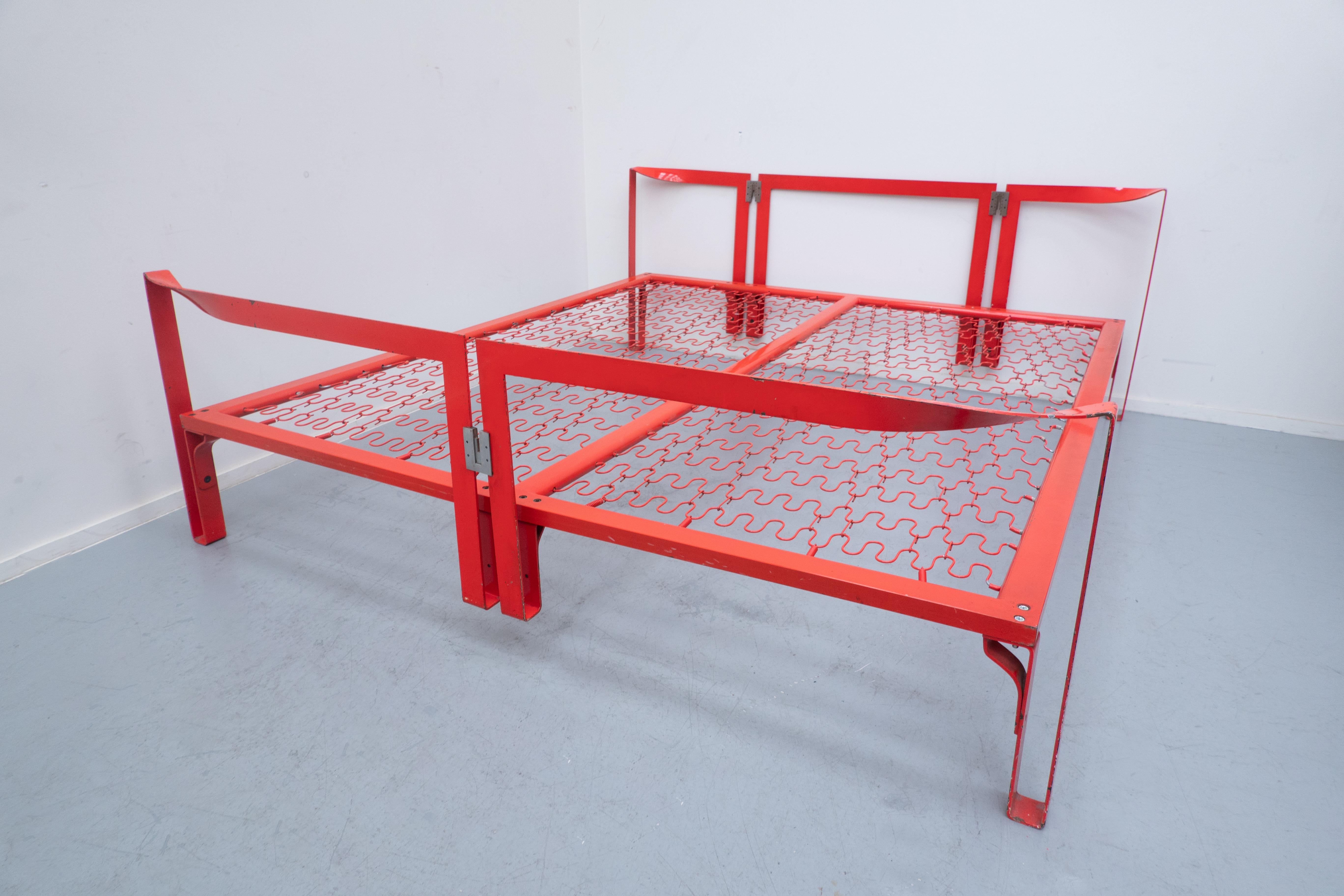Vanessa Bed by Tobia Scarpa for Gavina, Red Metal, Italy, 1950s at ...