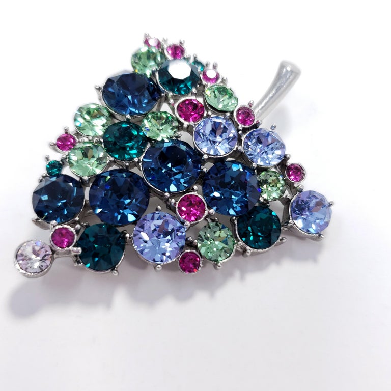 Vendome Jeweled Christmas Tree Pin, Festive Vintage Brooch at 1stDibs