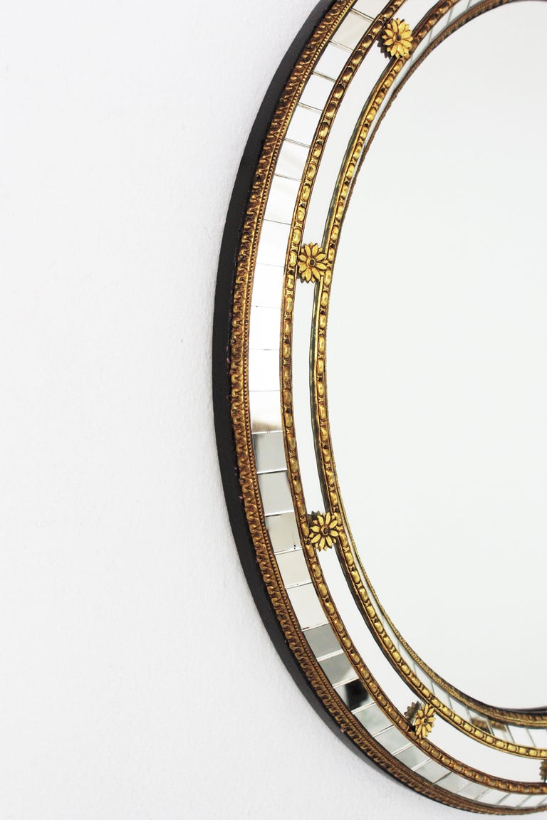 Venetian Style Round Mirror with Brass Details For Sale at 1stDibs
