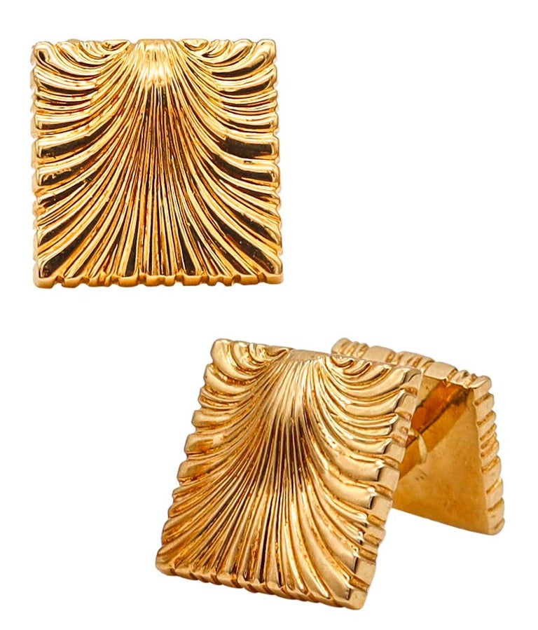 Verdura Milan 1941 Iconic Baroque Shell Cufflinks In Solid 18Kt Yellow ...