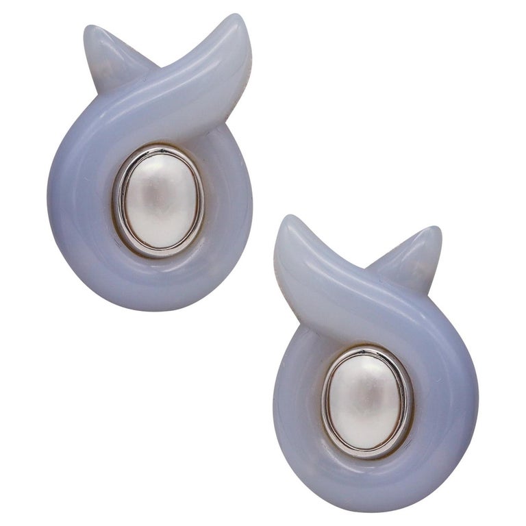Verdura Milan Free Forms Clip Earrings in 18Kt Gold with Carved Blue Lace Agate For Sale at 1stDibs