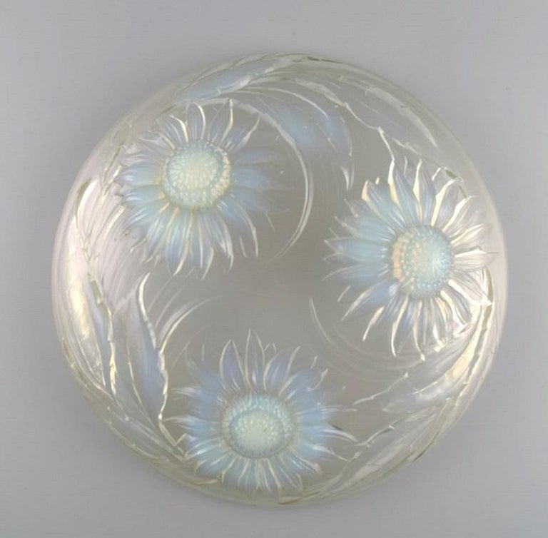 Verlys, France, Large Art Deco Bowl in Mouth-Blown Art Glass with Flowers For Sale at 1stDibs