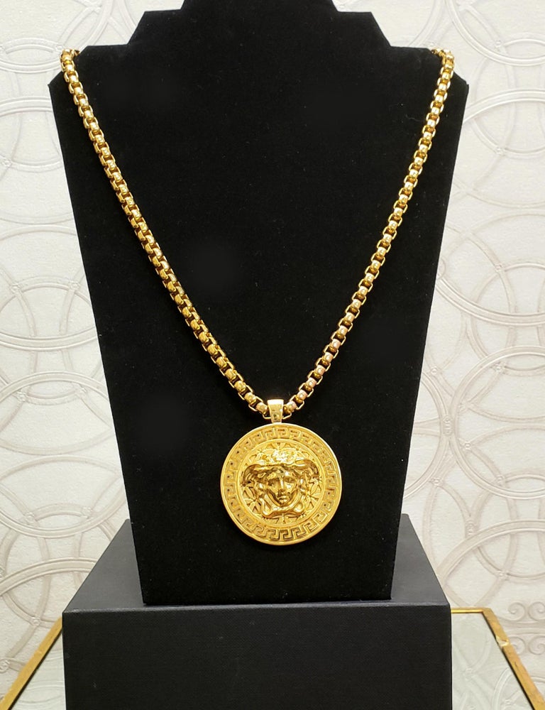 NEW VERSACE 24K GOLD PLATED MEDUSA MEDALLION CHAIN Necklace For Sale at ...