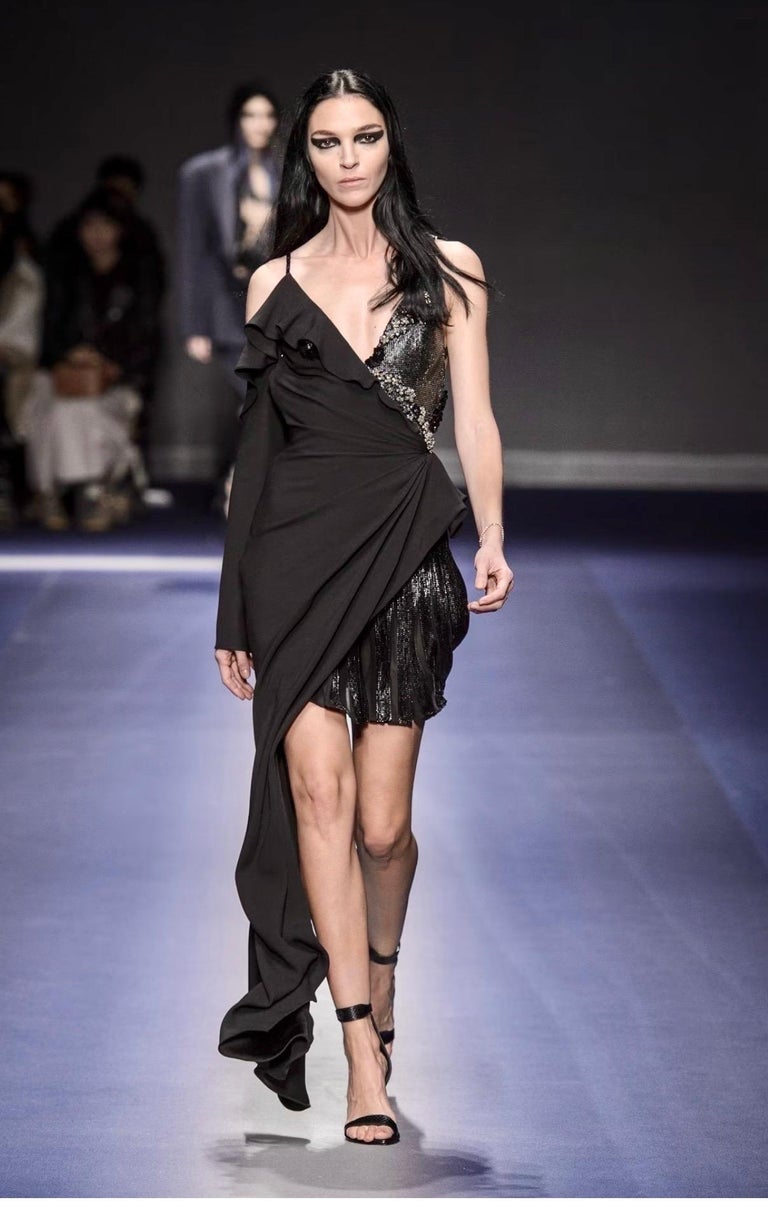 Versace F/W 2017 Runway Chainmail Crystal Asymmetric Black Evening ...