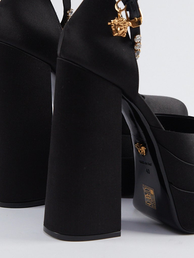 VERSACE Medusa Aevitas Platform Pumps - Size 40 For Sale at 1stDibs