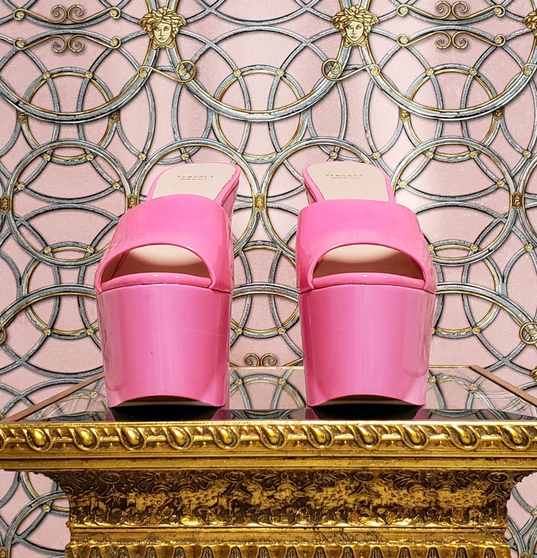 VERSACE Pink Clogs Patent Leather Platform Sandals at 1stDibs | pink ...