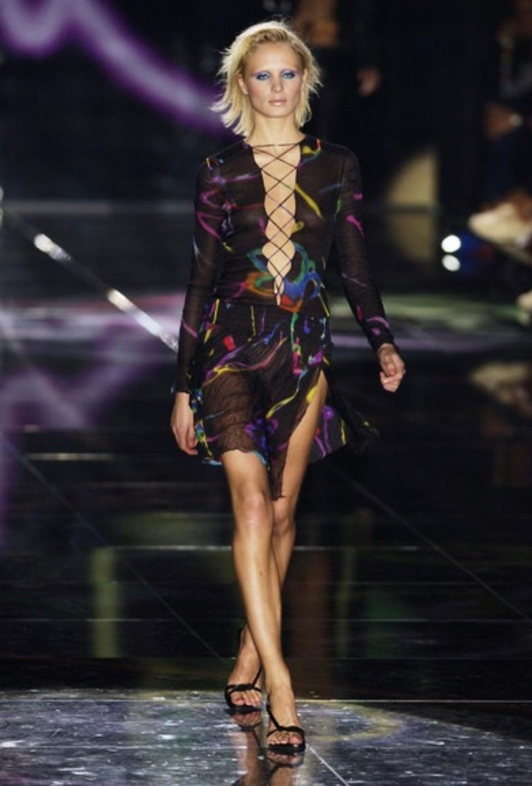 Versace Spring 2002 RTW Silk Cut Out Dress For Sale at 1stDibs