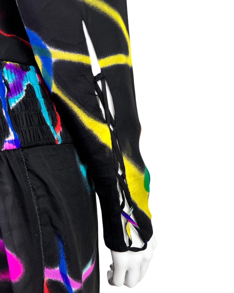 Versace Spring 2002 RTW Silk Cut Out Dress For Sale at 1stDibs