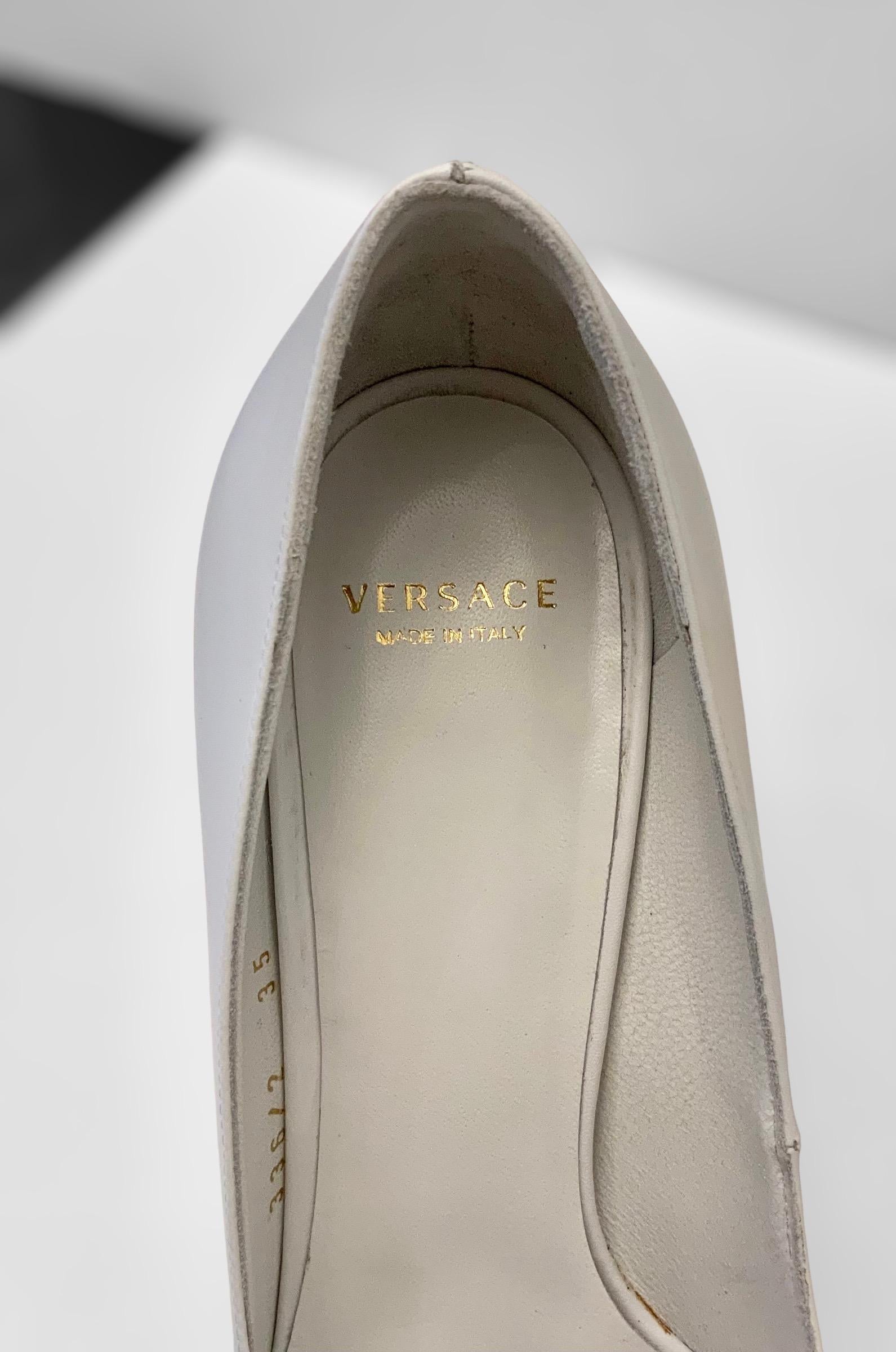 Versace White Leather Medusa Pumps For Sale at 1stDibs