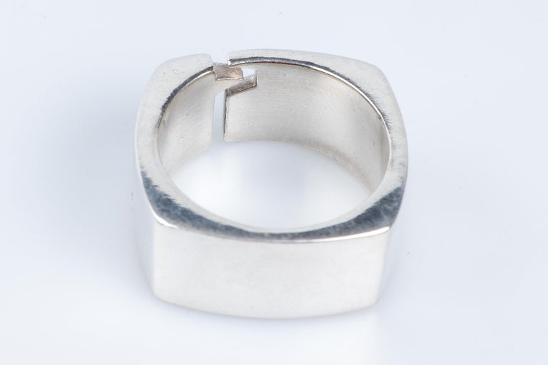 Versani men’s square silver 925 ring with an abstract geometric opening For Sale at 1stDibs