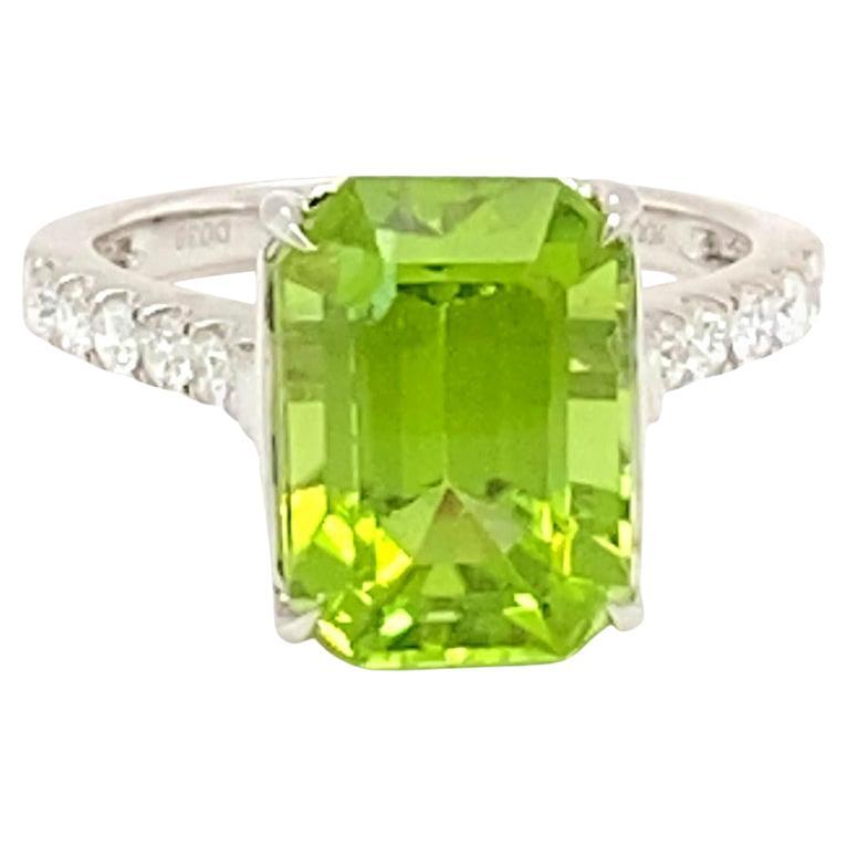 Peridot 8 cts., Very Fine Quality set in an 18K Yellow Gold Vintage ...