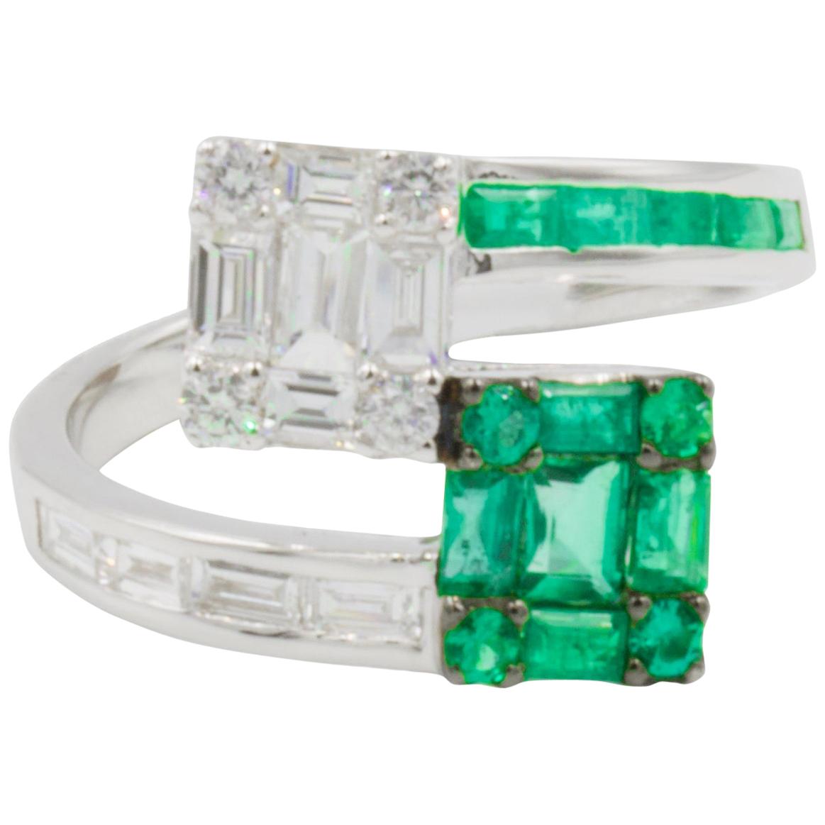 Very Fine Emerald and Diamond Ring 18 Karat For Sale at 1stDibs
