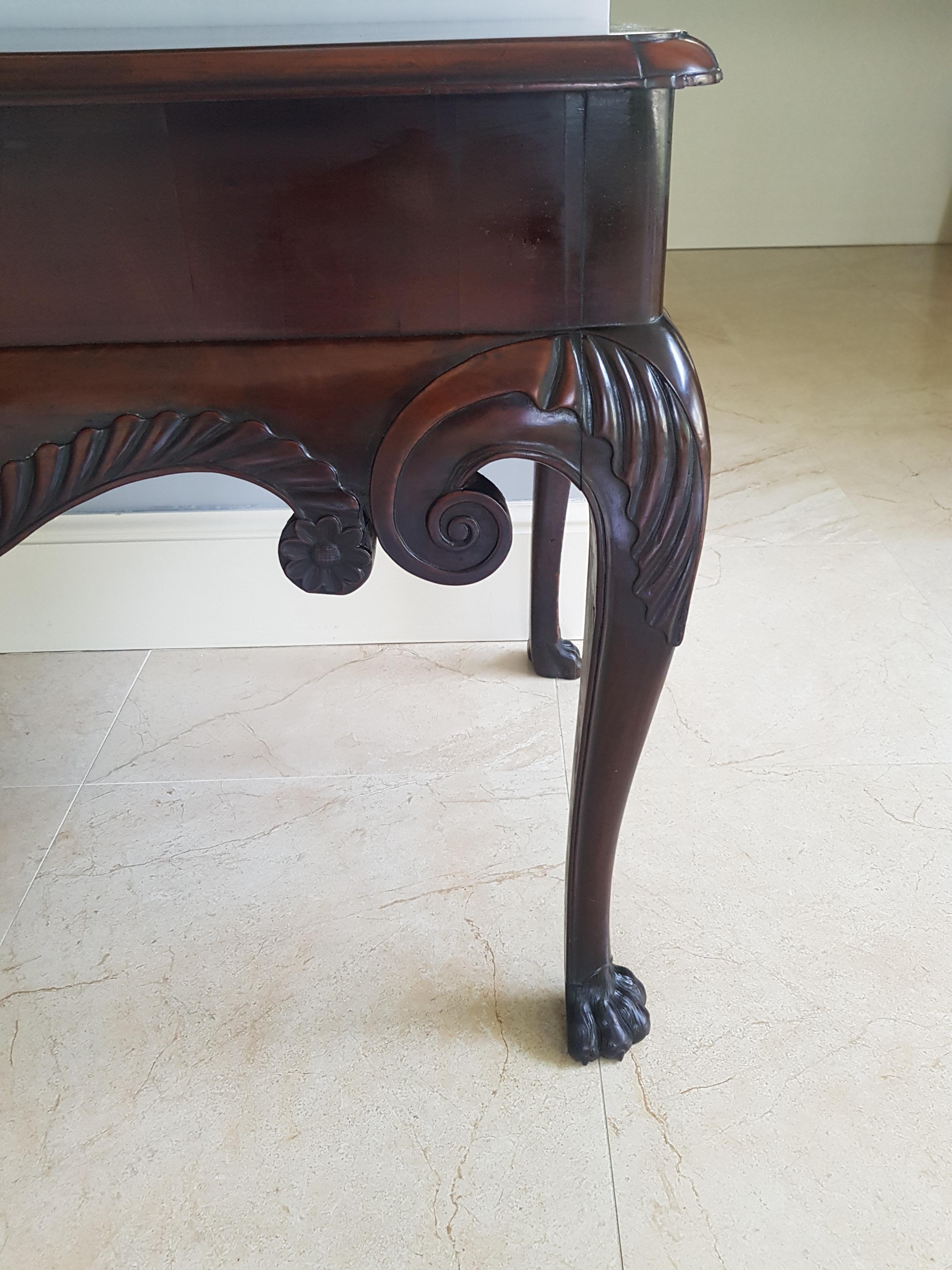 Very Fine Mid-18th Century Irish Side Table For Sale at 1stDibs