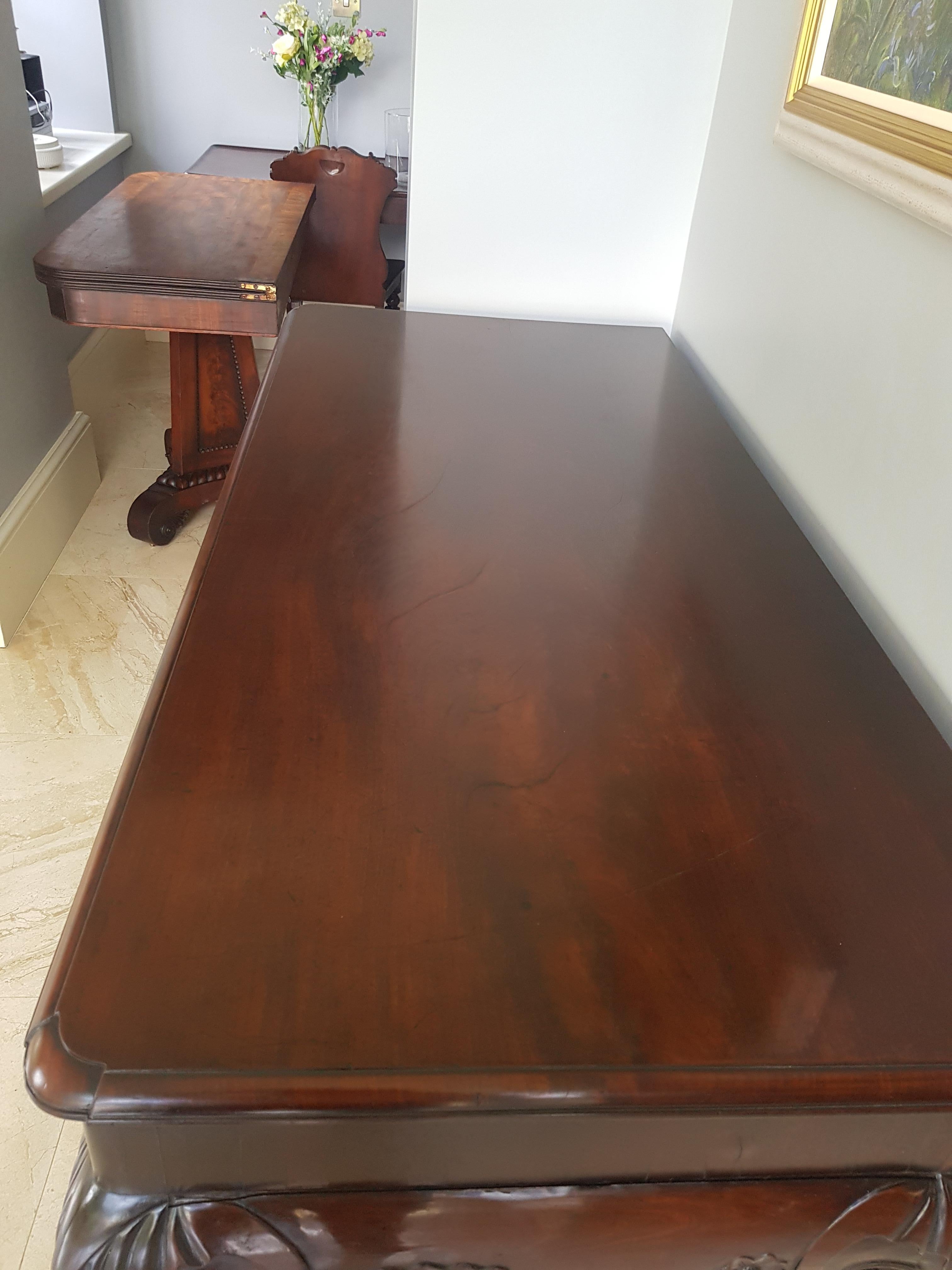 Very Fine Mid-18th Century Irish Side Table For Sale at 1stDibs