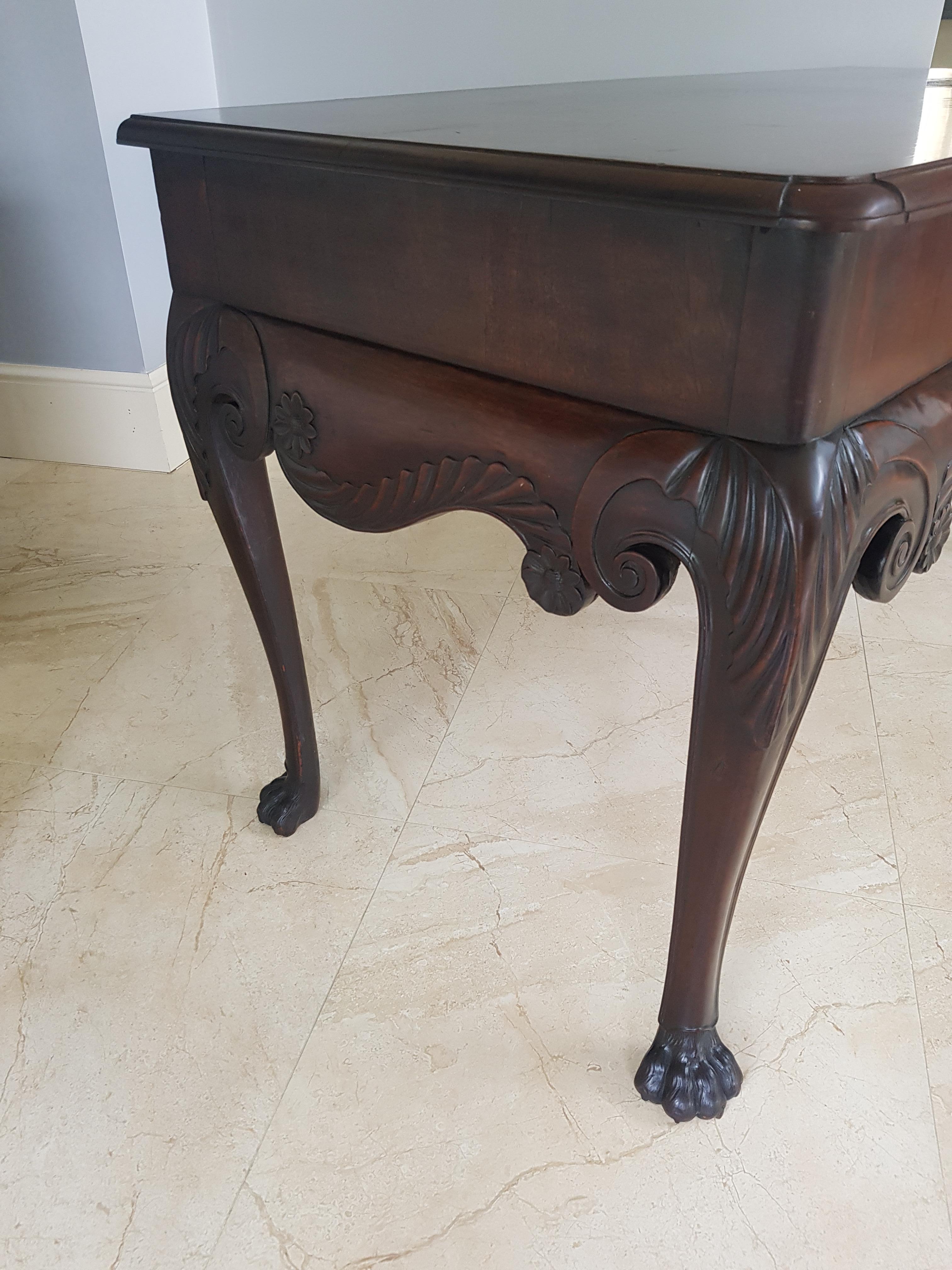 Very Fine Mid-18th Century Irish Side Table For Sale at 1stDibs