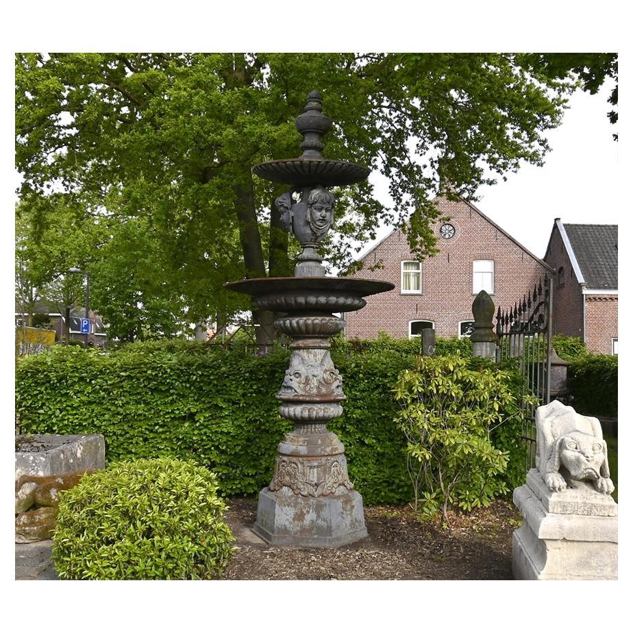 Very large cast iron fountain 20th Century For Sale at 1stDibs