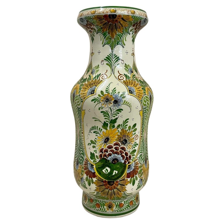 Very Pretty 20th c Delft Vase For Sale at 1stDibs
