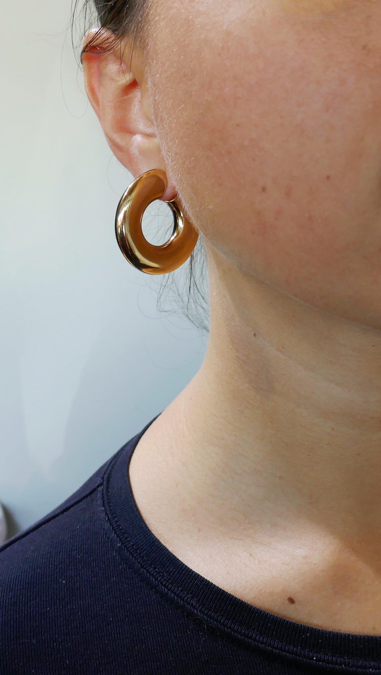 Vhernier Creole Yellow Gold Jet Hoop Earrings at 1stDibs
