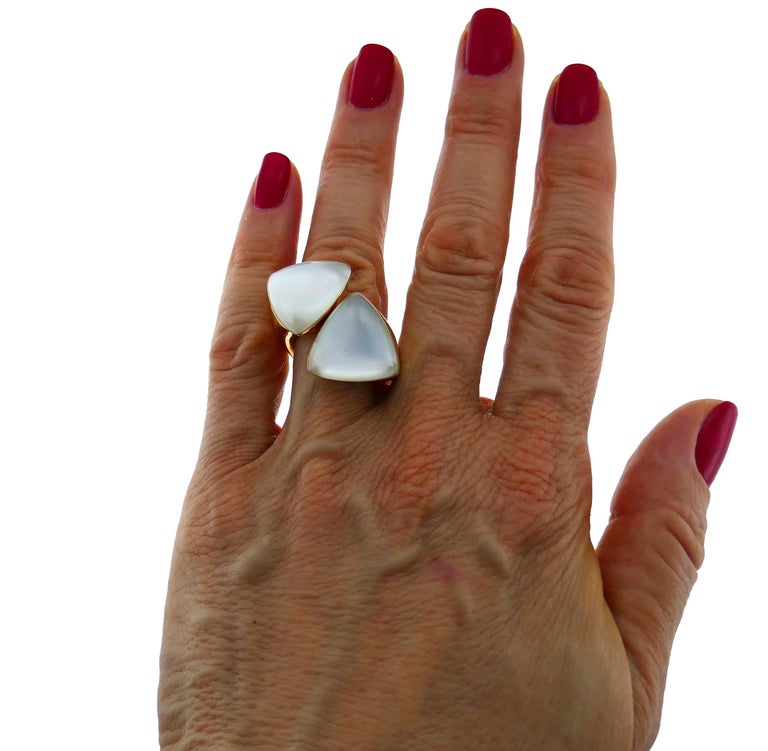 Vhernier Freccia Yellow Gold Ring with Mother of Pearl and Quartz at ...